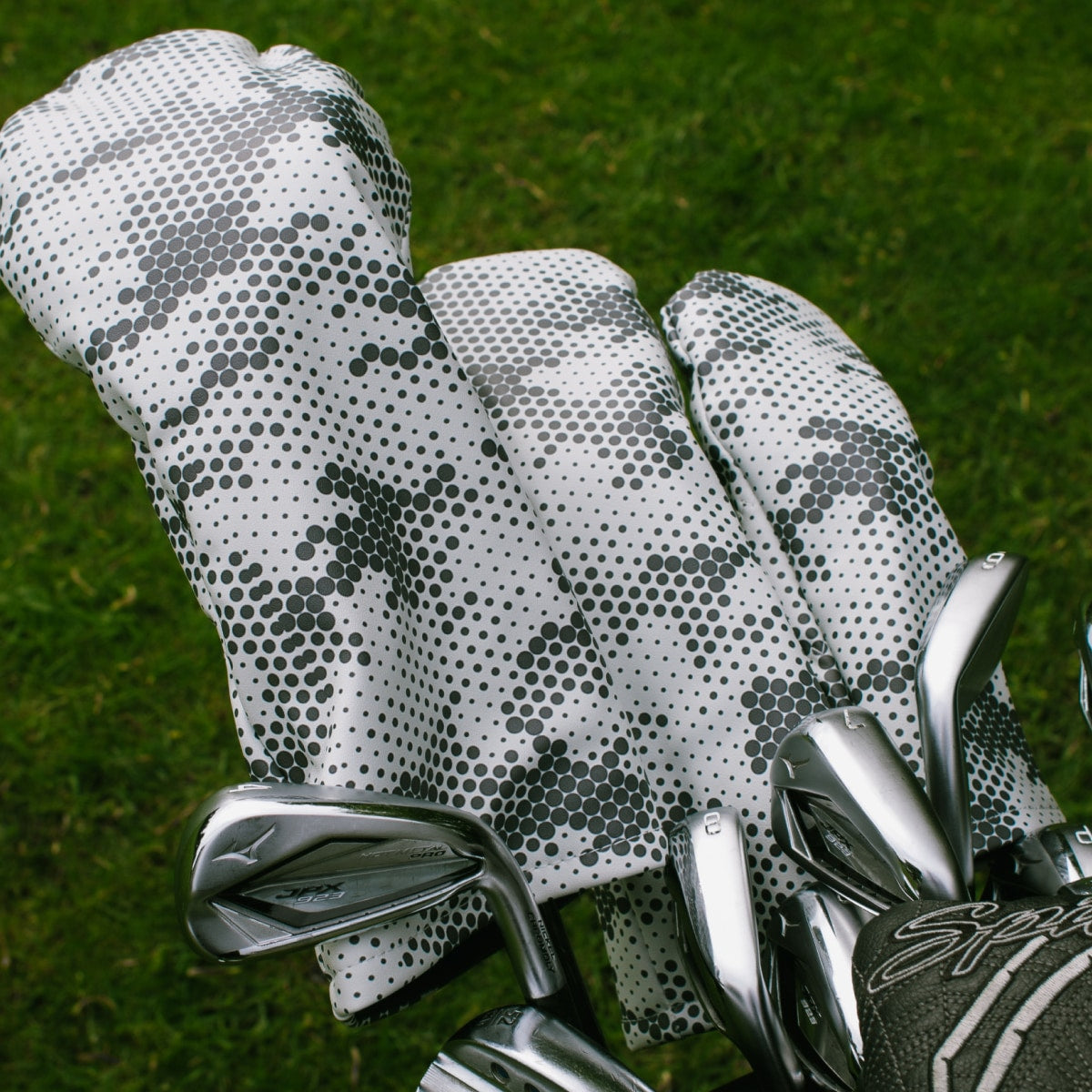 DIGITAL I Unique Golf Headcovers I CHROMA GOLF